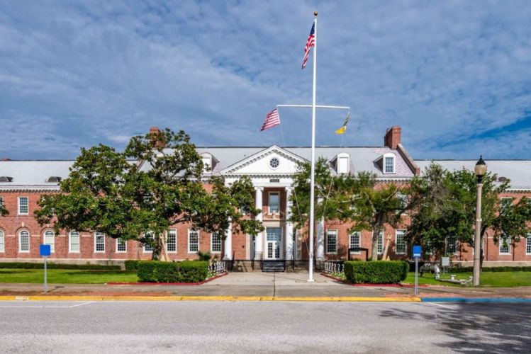 Tampa International Airport SkyCenter Atrium & Pedestrian Bridge by ...