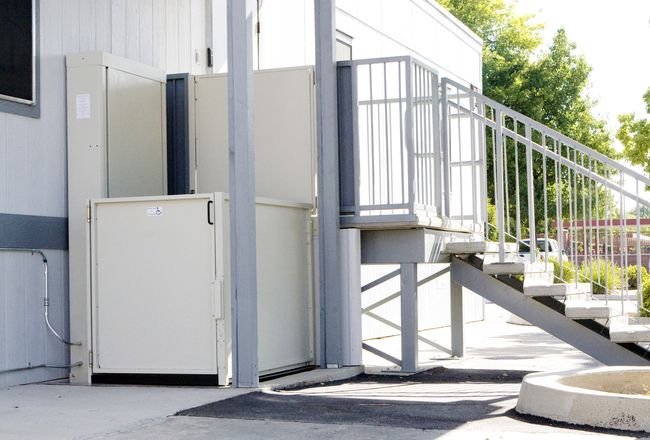 Arrow Lift - Outdoor commercial wheelchair lift Image | ProView