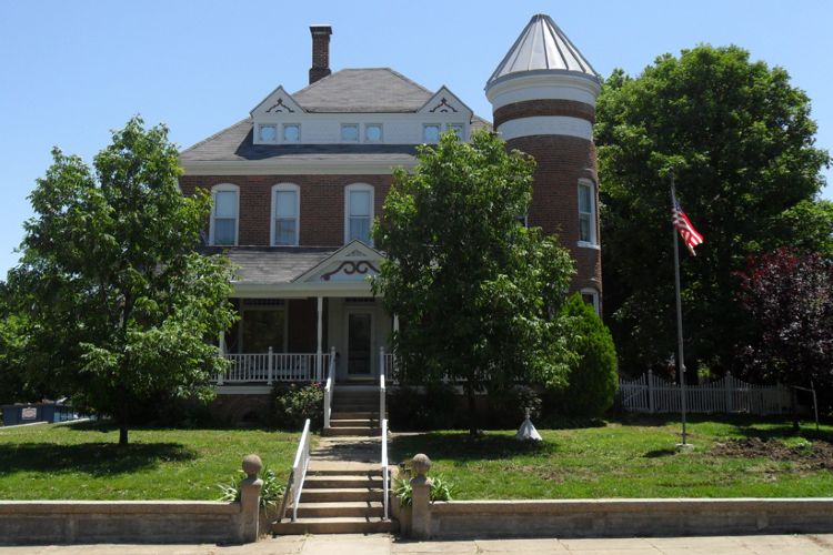 Custom Victorian Roof Pitch by Beechys Siding & Overhang in Shelbyville ...