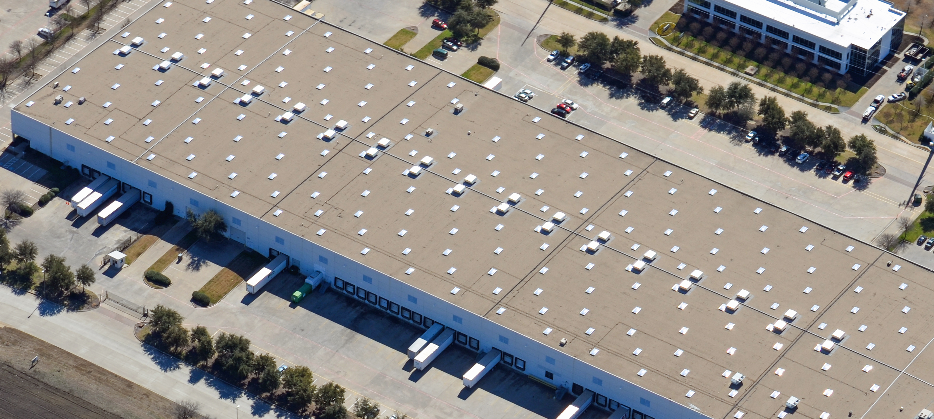 UPS Distribution Center by Maxim Skylights in DFW, TX | ProView