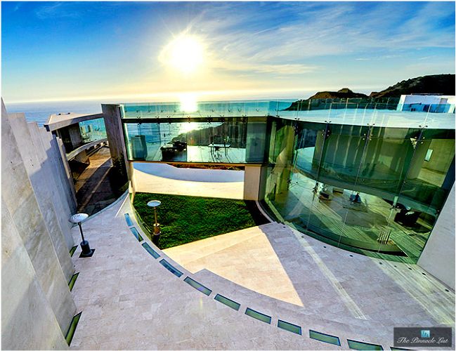 The Razor House by Skudo LLC in La Jolla, CA | ProView